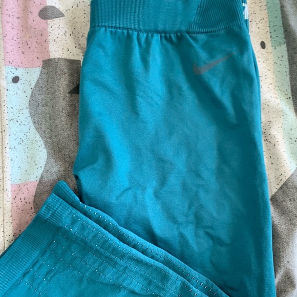 Nike | Pants & Jumpsuits | Nike Capri | Poshmark